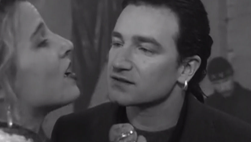 Stay (Faraway, So Close!): U2, Sinatra y ángeles