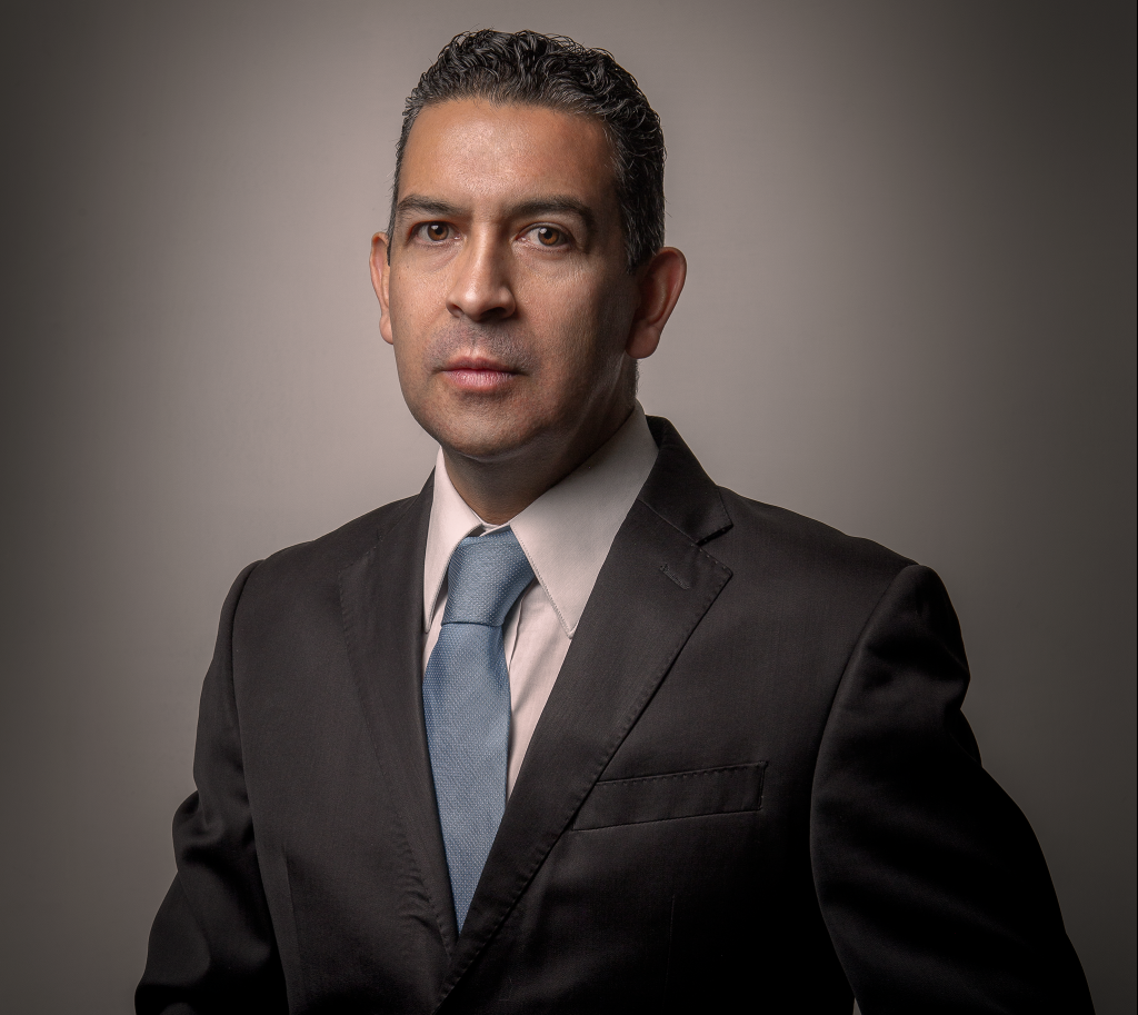 Arturo Espinosa - Acerca de Arturo